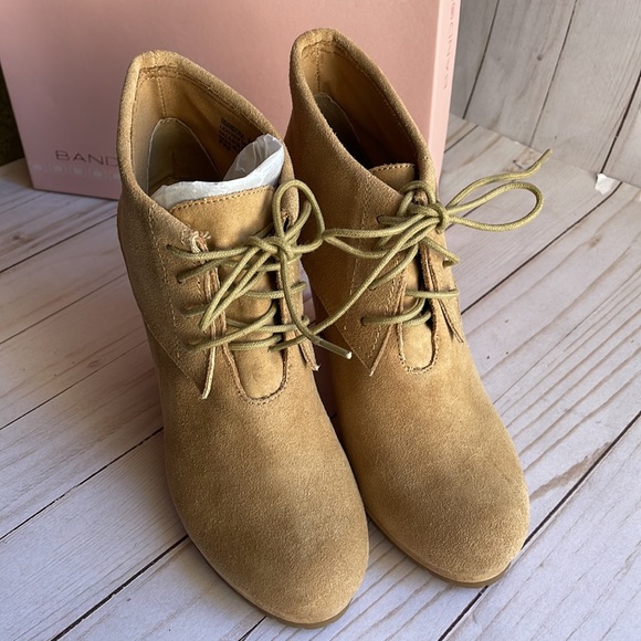 Bandolino | Shoes | Nwt And Box Size 65 Beautiful Tan Bandolino Lace Up ...